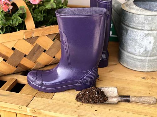 DIY Rubber Boot Planters - House Of Hawthornes