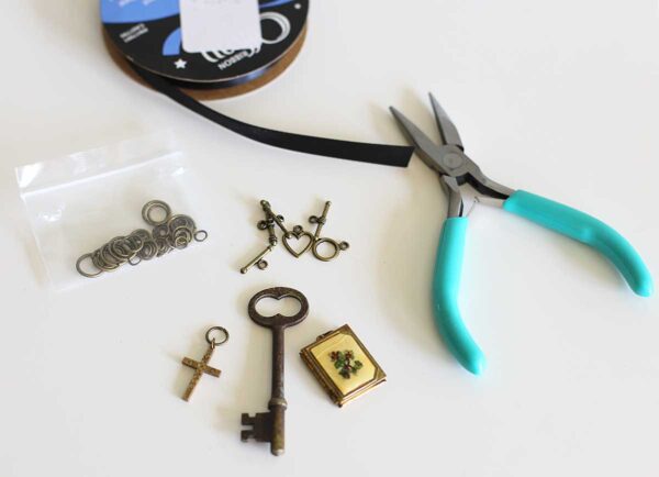 Antique Skeleton Key Necklace DIY - House of Hawthornes
