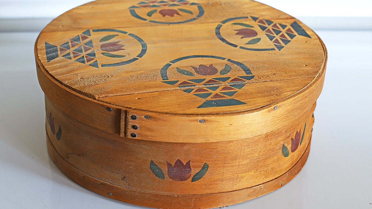 Thrift Store Repurpose: DIY Cheese Box Wreath